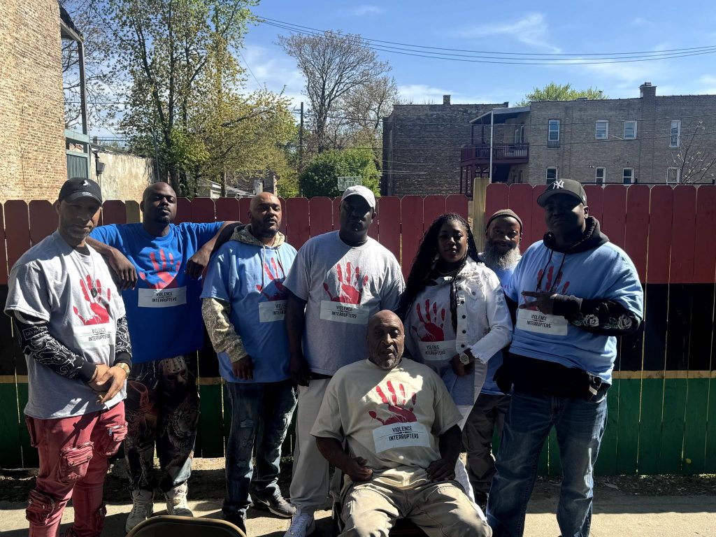 Violence Interrupters Spreading Peace Message Chicago ‘s East Garfield ...